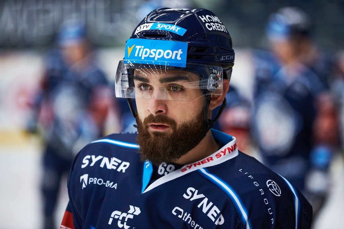 Tygři mění s Hradcem. Přichází Zachar, opačným směrem jde Pařík | Bílí ...