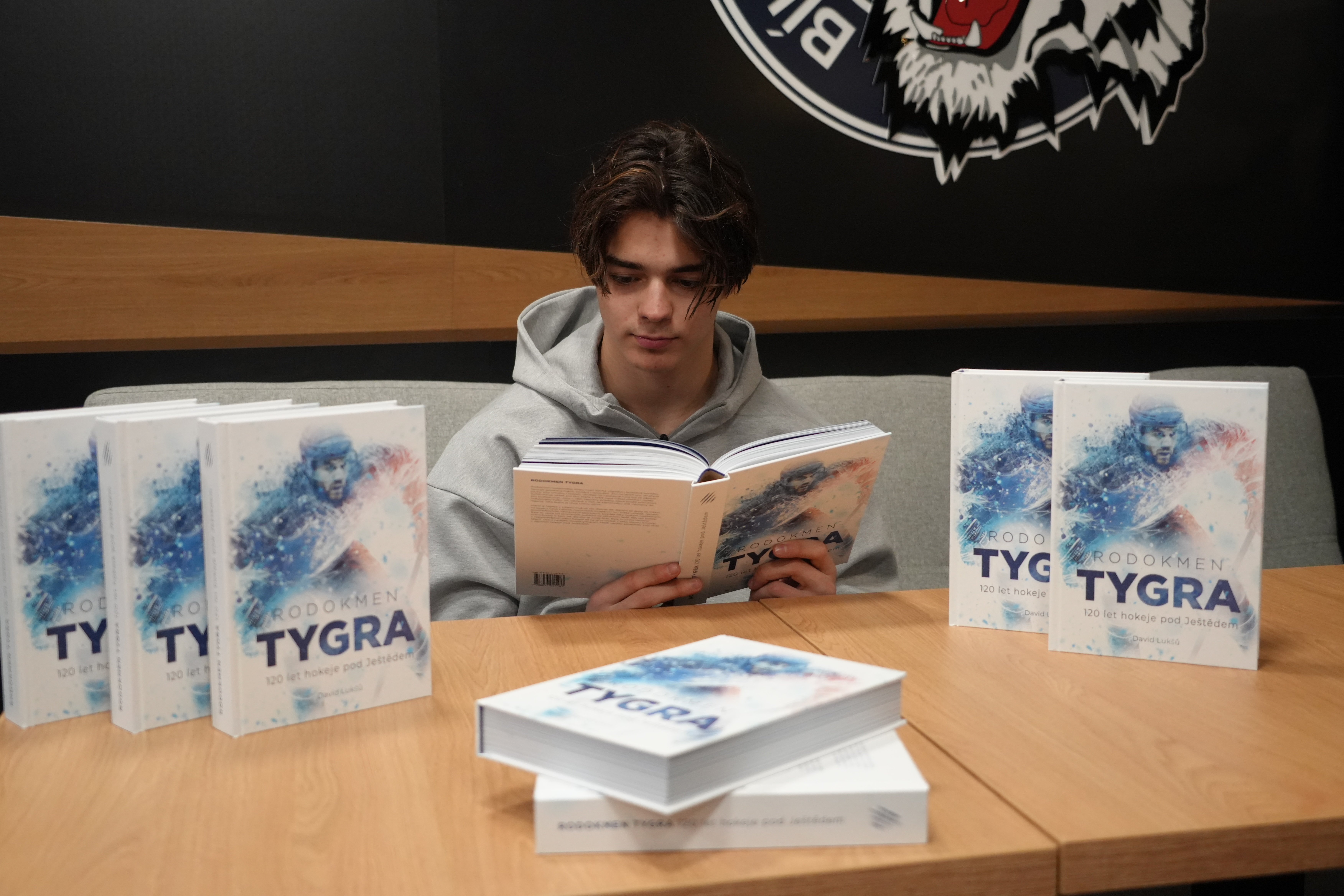 Slavnostní křest Rodokmenu Tygra na utkání s Dynamem | Bílí Tygři Liberec